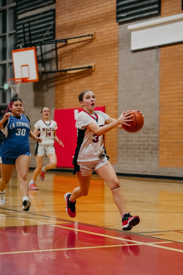 Road warriors earn hardwood split | Coupeville Sports